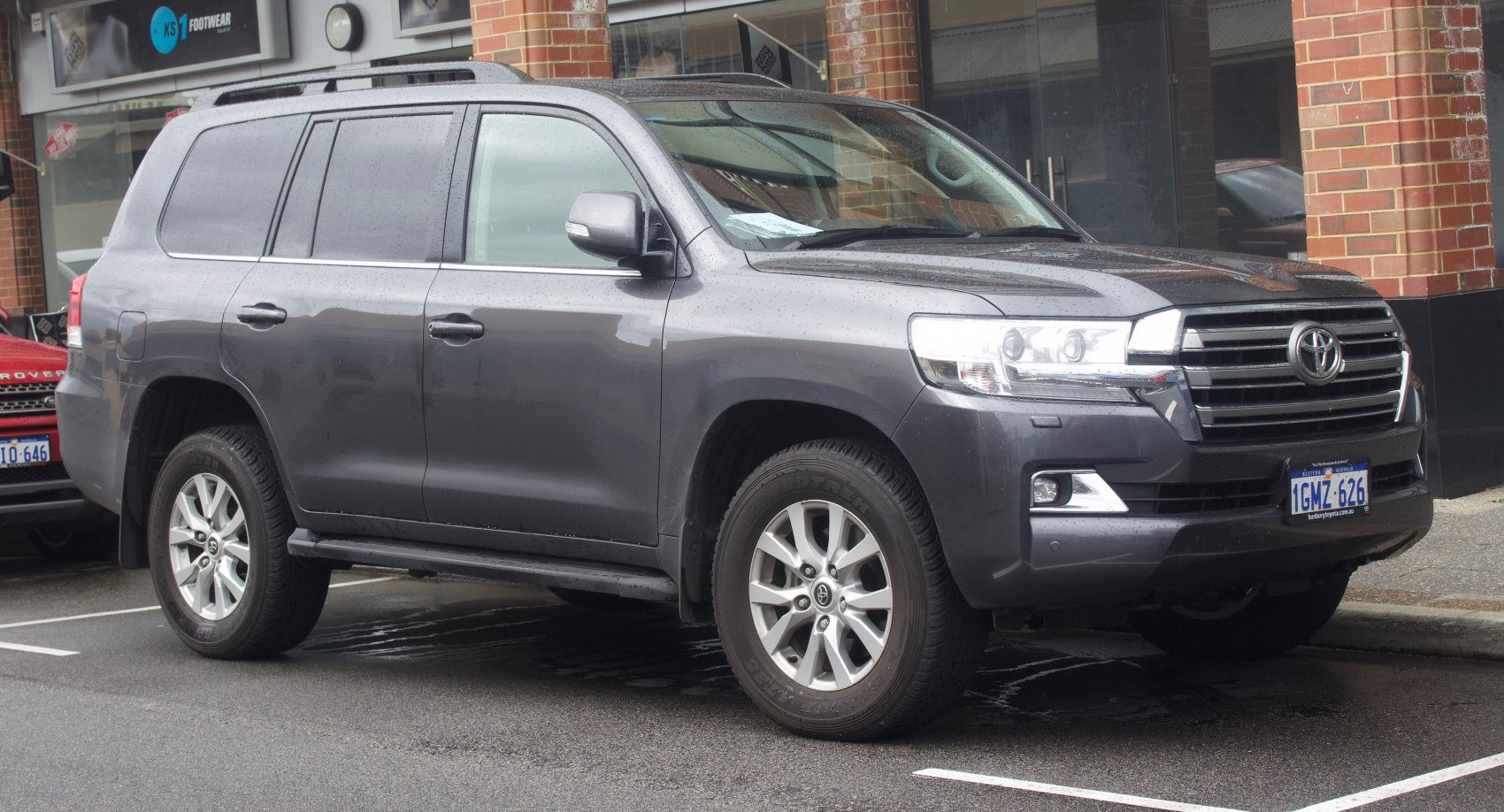 Toyota Land Cruiser technical specifications and fuel economy